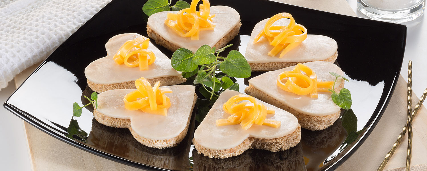 Receta de Canapés de Jamón de Pollo en corazón | Pietrán