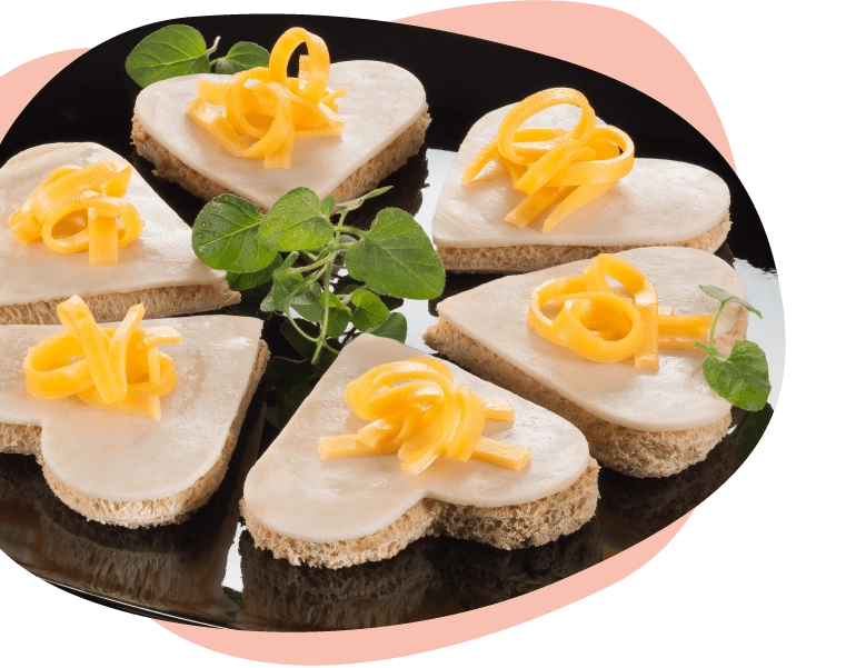 Canapés de jamón de pollo en corazón en Recetas Pietrán