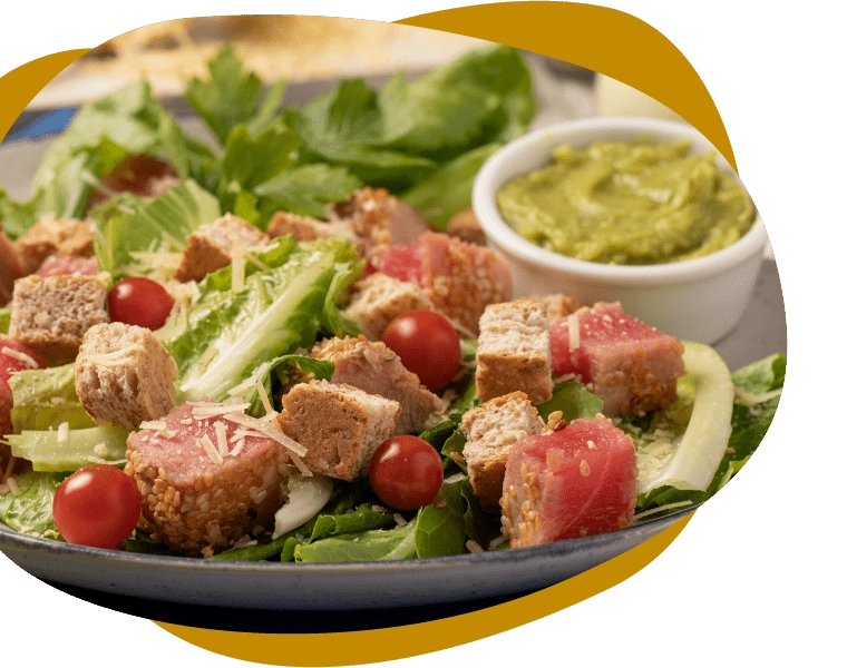 Deliciosa ensalada con guacamole y trozos de atún Pietrán